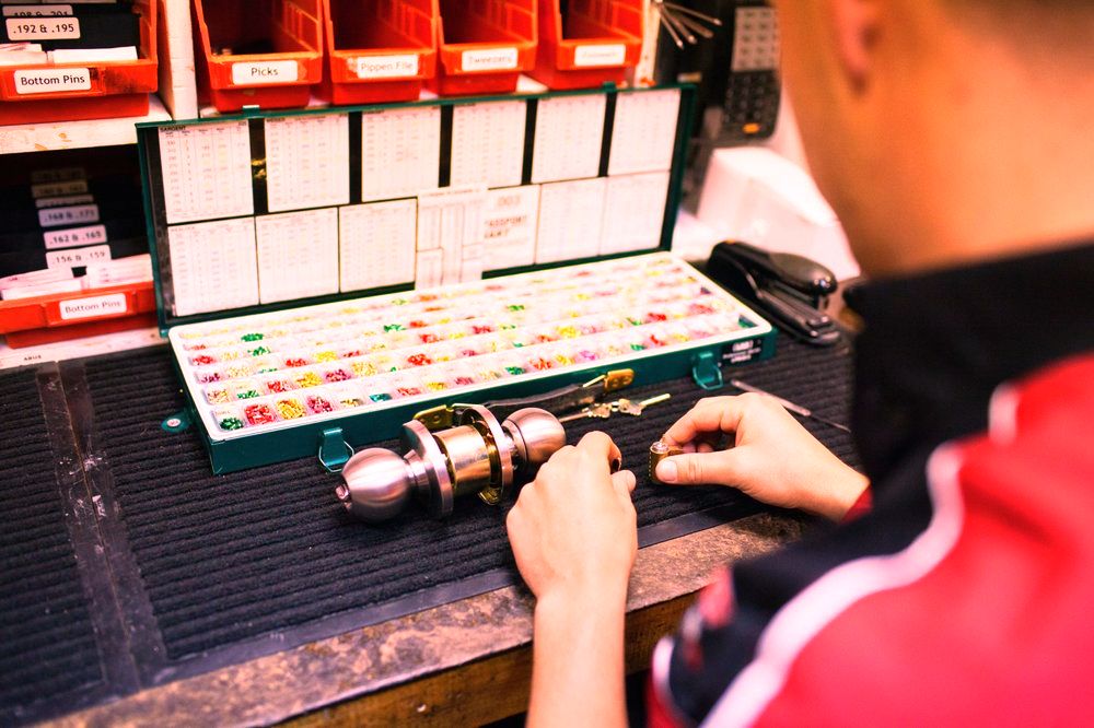 The Flying Locksmiths - Tampa Central Tampa FL | Reviews, Services and ...